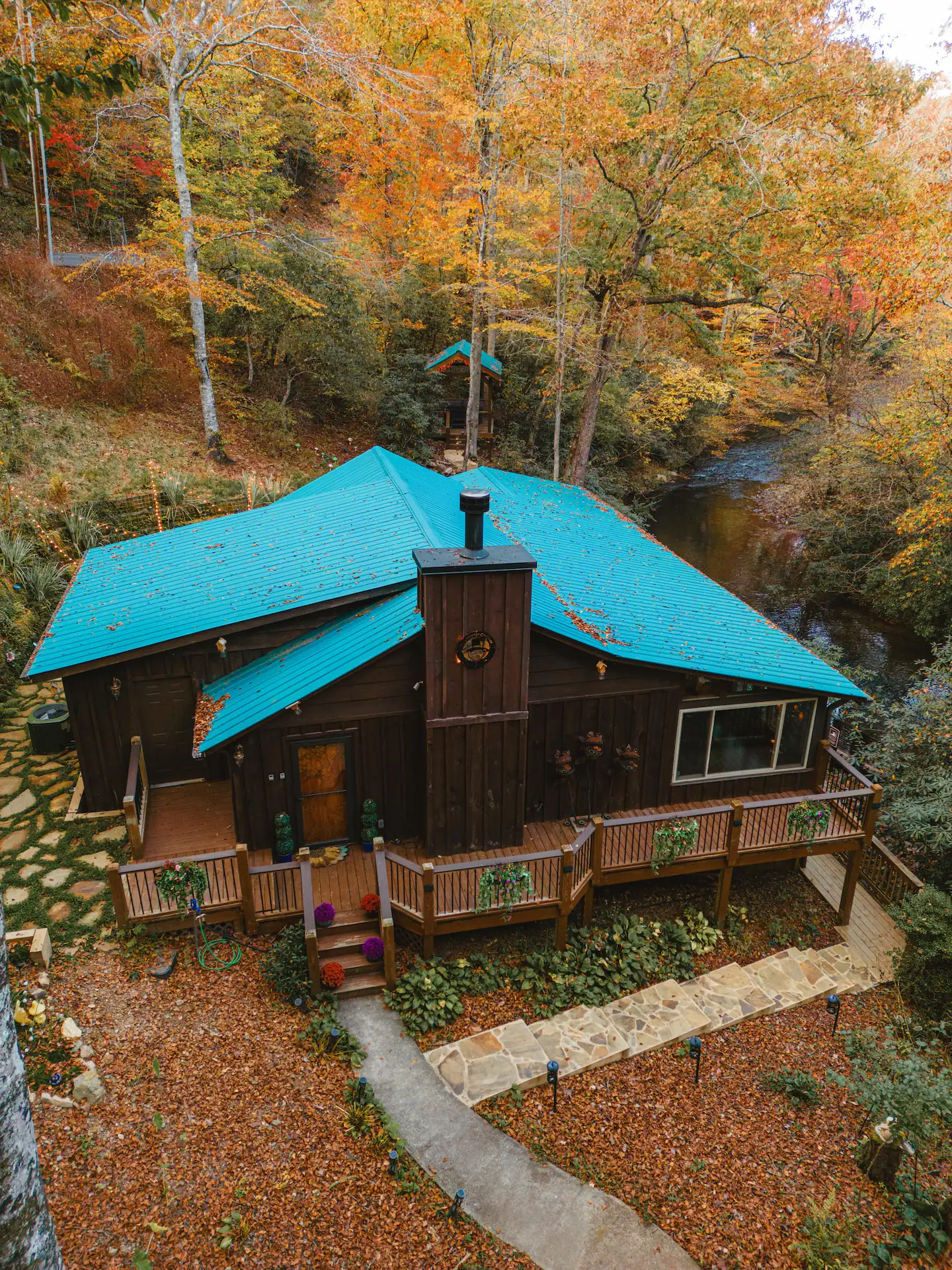 *Mad Hatter Cottage* in Mineral Bluff, Georgia, United States