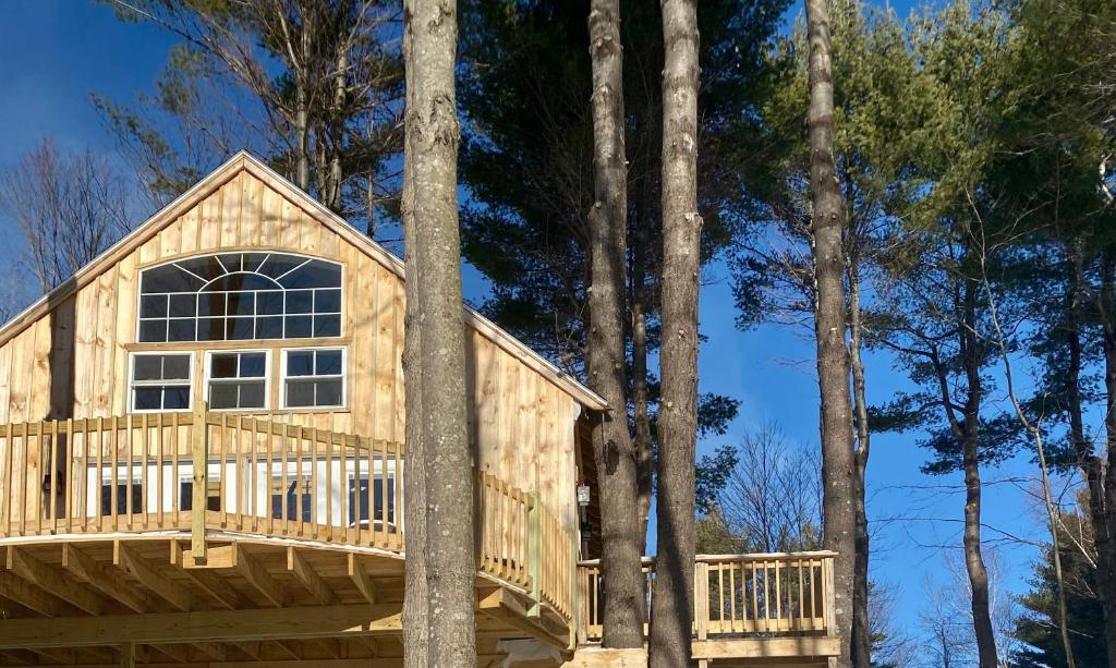 SkyView treehouse in Belgrade, Maine, United States