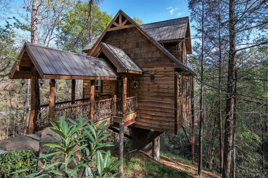 Out On A Limb Treehouse Cabin in Sevierville, Tennessee, United States