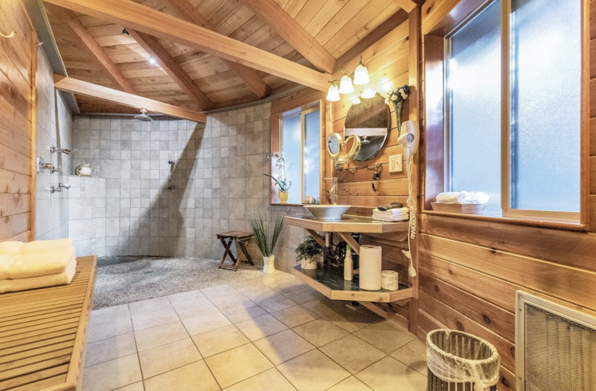 Storm King Cabins at Mt Ranier in Ashford, Washington, United States