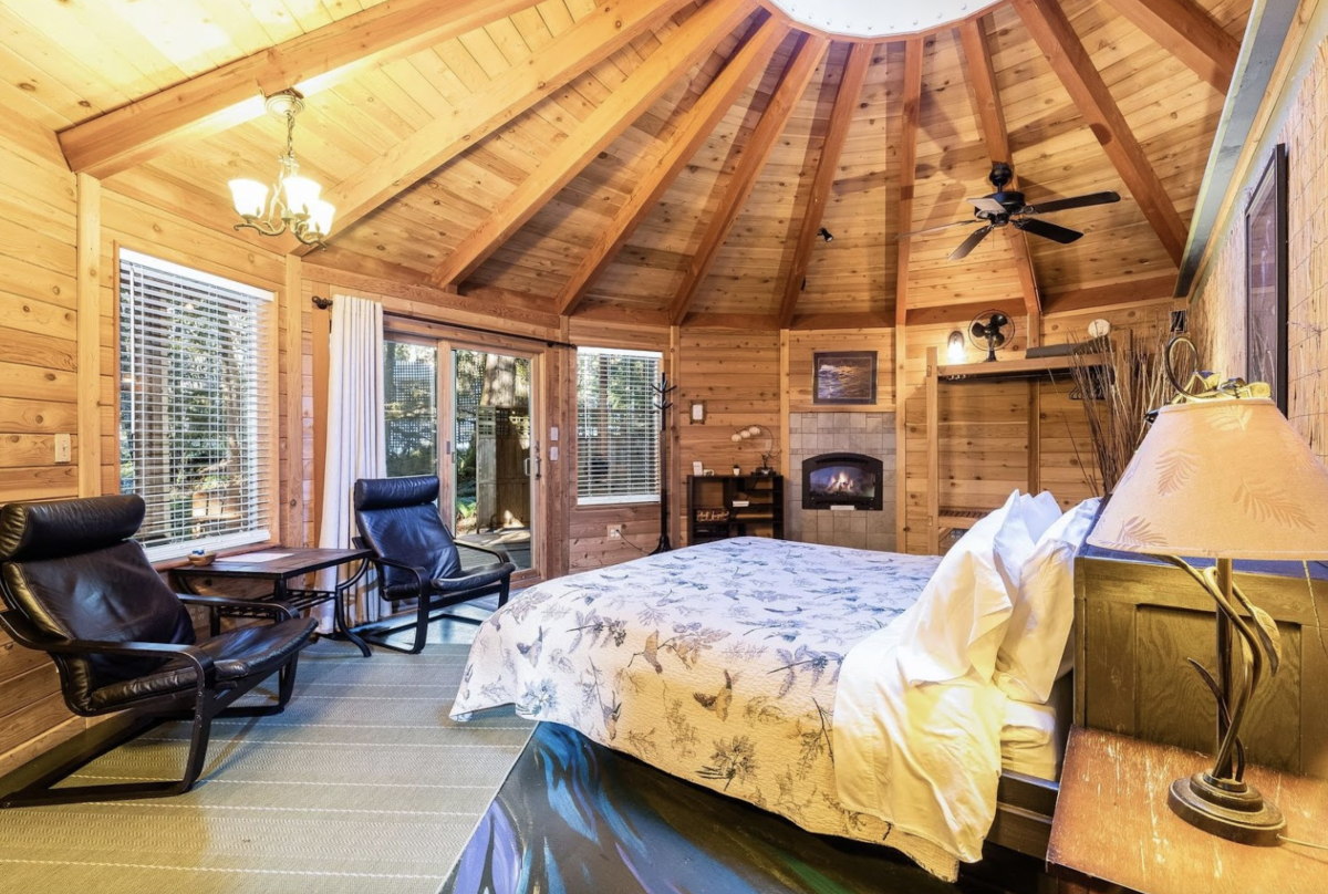 Storm King Cabins at Mt Ranier in Ashford, Washington, United States