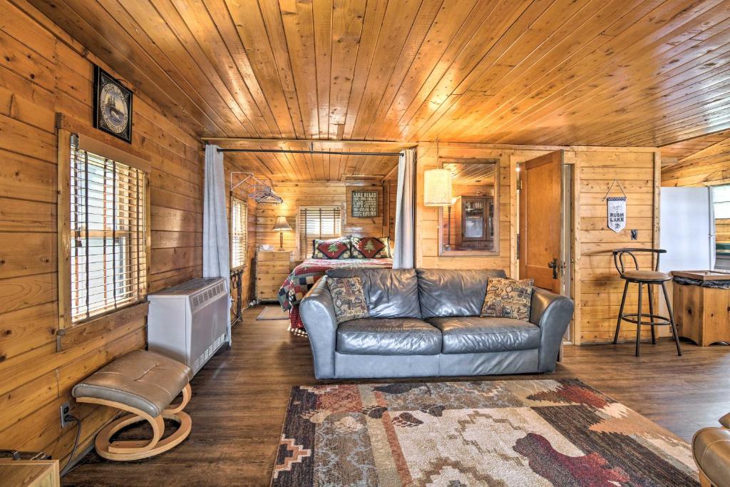 Lake Livin Cozy Cabin with Dock, Tiki Bar, 2 Kayaks in Canada Creek ...