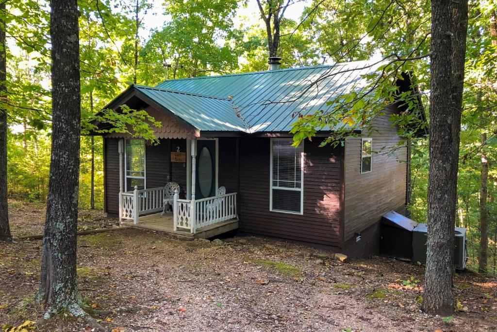 Ozark Spring Cabins - Cliff Side Cabin 02 in Eureka Springs, Arkansas ...