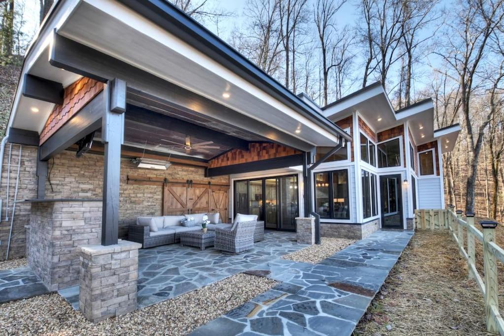 Luxe Escape - Modern Getaway Cabin with Mtn Views in Mineral Bluff ...