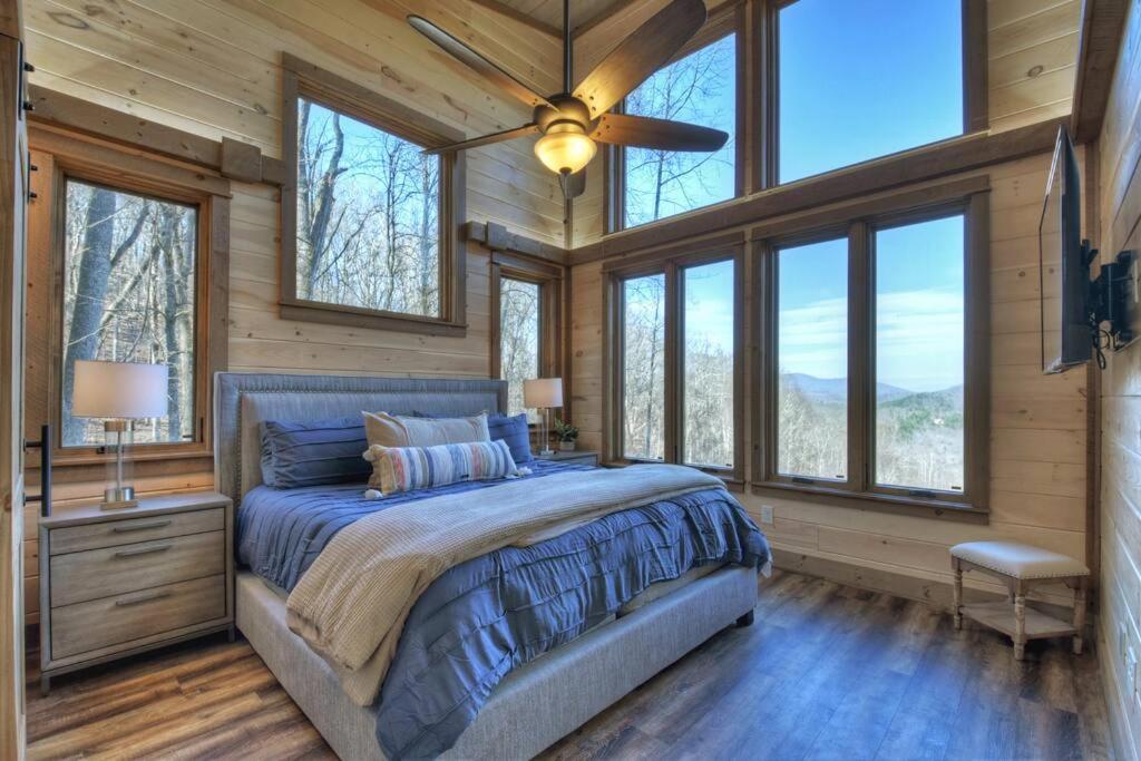 Luxe Escape - Modern Getaway Cabin with Mtn Views in Mineral Bluff ...