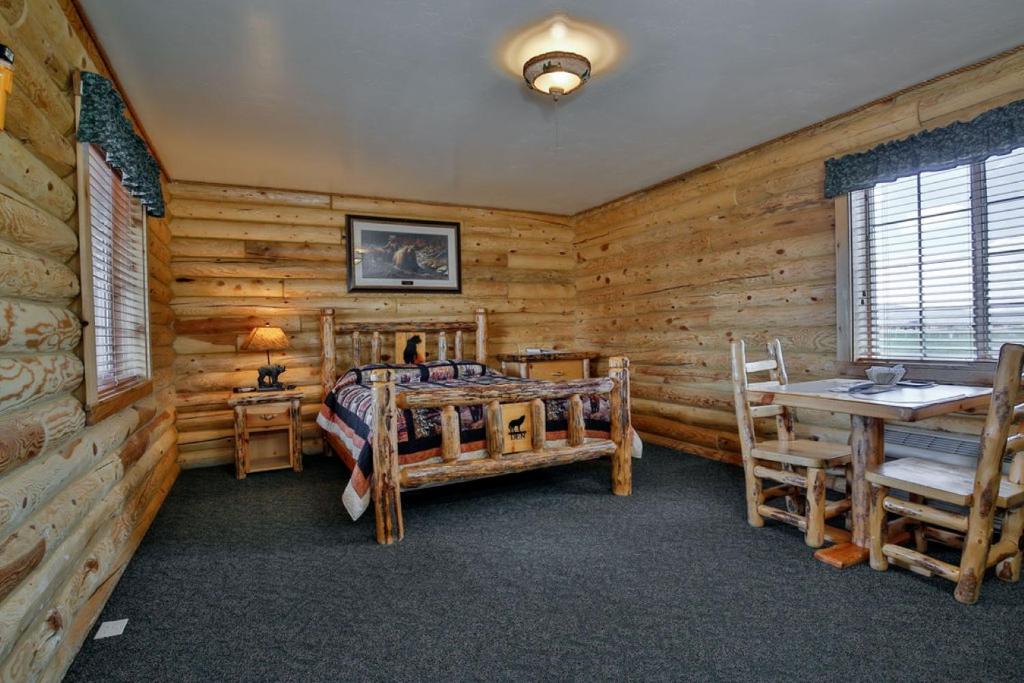 Wolf Den Log Cabin Motel and RV Park in Thayne, Wyoming, United States